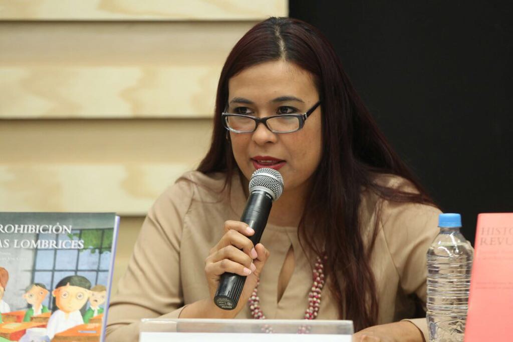 Erika Zepeda, Escritora. - Central Electoral