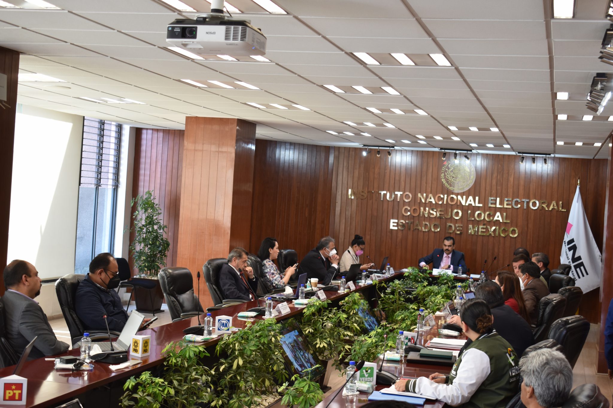 Presenta INE Edomex modelos de urnas electrónicas que se utilizarán el ...