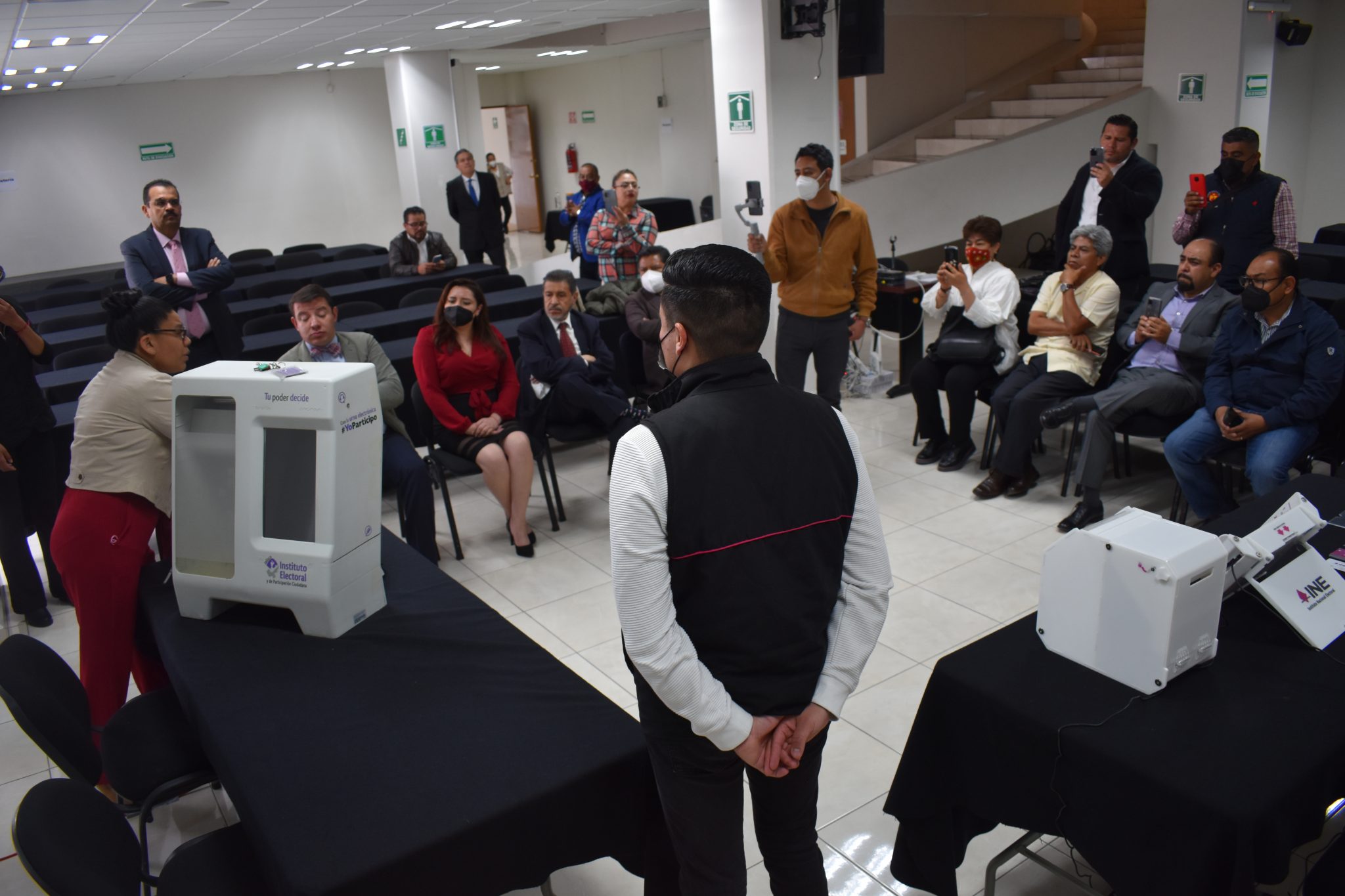 Presenta INE Edomex modelos de urnas electrónicas que se utilizarán el ...