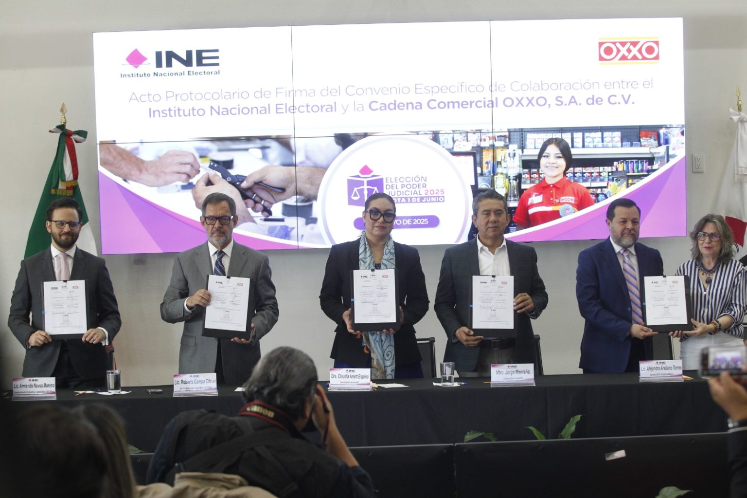 Firman INE y OXXO convenio de colaboración para promover el voto en el PEEPJF 2024-2025 ...