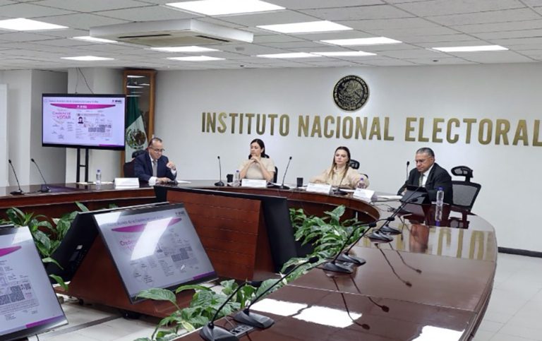 Presenta INE el nuevo modelo de la Credencial para Votar - Central ...